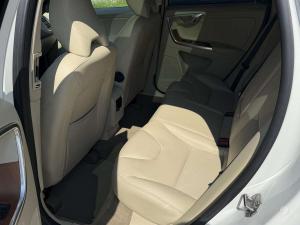 Balts Volvo XC60 2014 Viļņa, ar dzinēja tilpumu 2.40 L un nobraukumu 201 tūkst. km par 12900 €, foto 18 vietnē AUTOMOTO.COM.LV