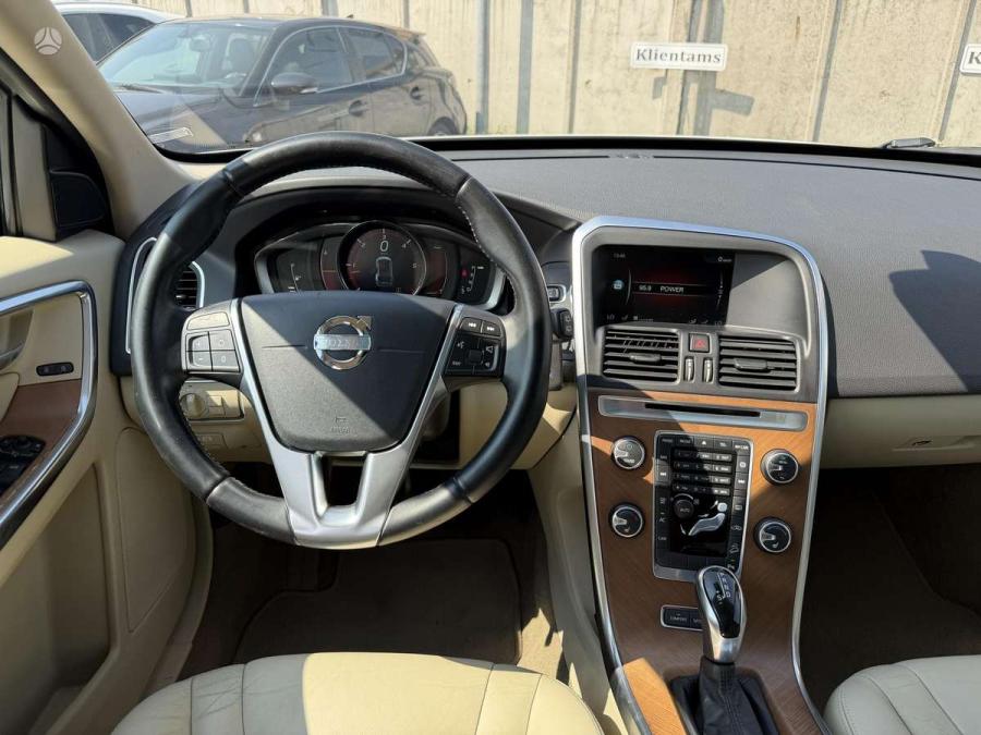 Balts Volvo XC60 2014 Viļņa, ar dzinēja tilpumu 2.40 L un nobraukumu 201 tūkst. km par 12900 €, foto 21 vietnē AUTOMOTO.COM.LV