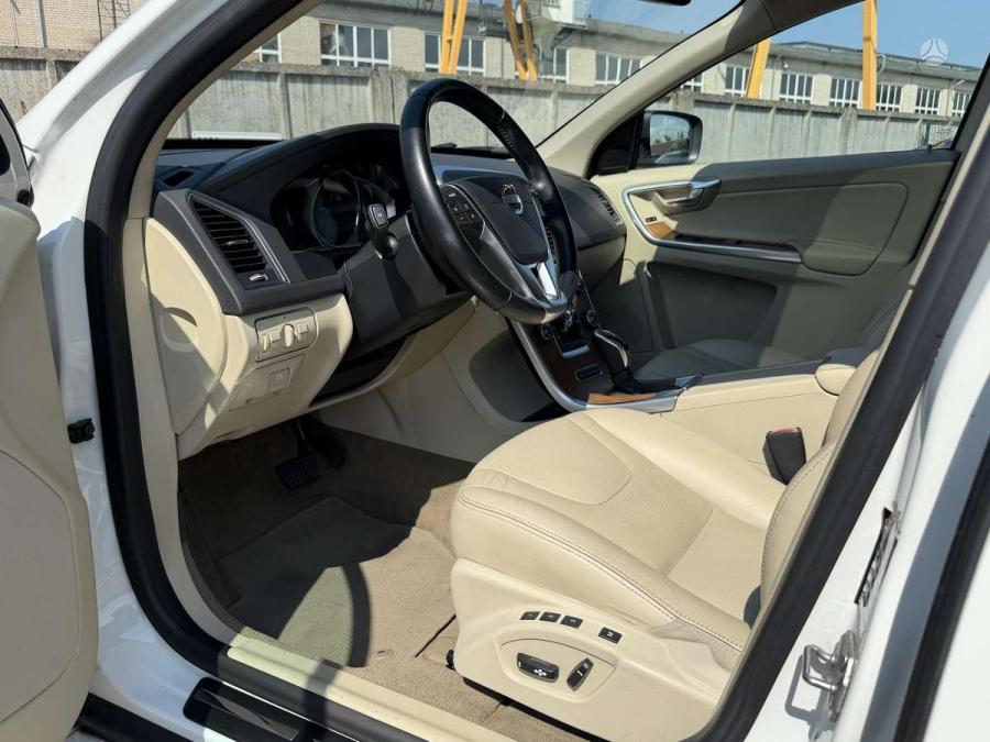 Balts Volvo XC60 2014 Viļņa, ar dzinēja tilpumu 2.40 L un nobraukumu 201 tūkst. km par 12900 €, foto 25 vietnē AUTOMOTO.COM.LV