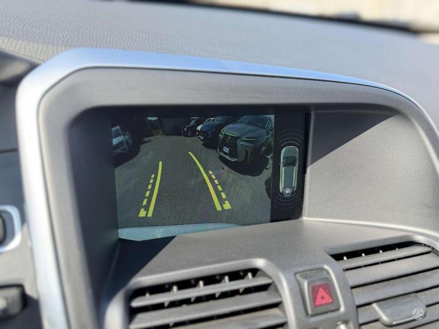 Balts Volvo XC60 2014 Viļņa, ar dzinēja tilpumu 2.40 L un nobraukumu 201 tūkst. km par 12900 €, foto 28 vietnē AUTOMOTO.COM.LV