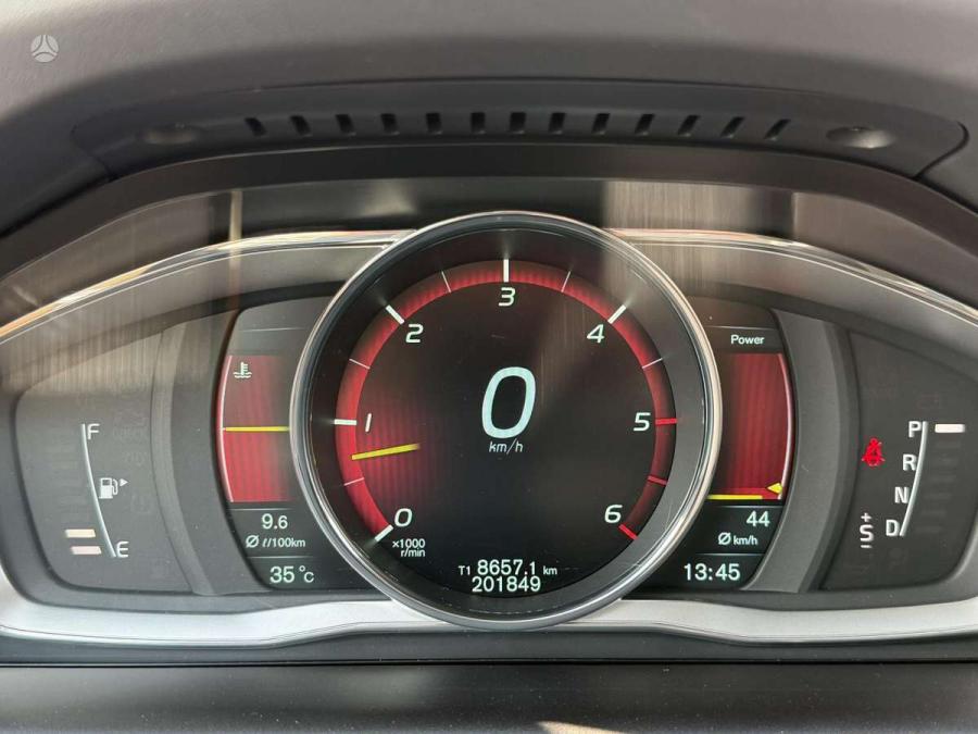 Balts Volvo XC60 2014 Viļņa, ar dzinēja tilpumu 2.40 L un nobraukumu 201 tūkst. km par 12900 €, foto 29 vietnē AUTOMOTO.COM.LV