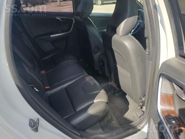 White Volvo XC60 2014 in Riga, with an engine capacity of 2.40 L and mileage of 0 thousand km for 9800 €, photo 7 on AUTOMOTO.COM.LV