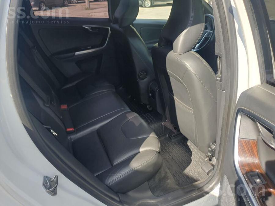 Balts Volvo XC60 2014 Rīga, ar dzinēja tilpumu 2.40 L un nobraukumu 0 tūkst. km par 9800 €, foto 7 vietnē AUTOMOTO.COM.LV