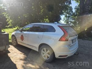 Белый Вольво ХС60 2014 в Цесис, объемом двигателя 2.40 л и пробегом 320 тыс. км за 9750 €, фото 3 на AUTOMOTO.COM.LV