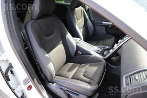 White Volvo XC60 2014 in Tukums, with an engine capacity of 2.00 L and mileage of 263 thousand km for 7900 €, photo 13 on AUTOMOTO.COM.LV