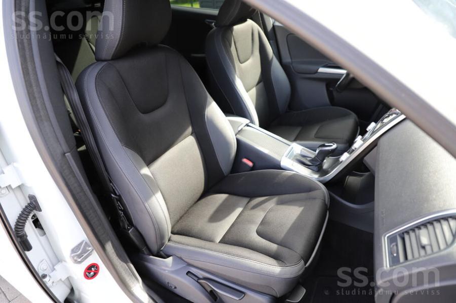 White Volvo XC60 2014 in Tukums, with an engine capacity of 2.00 L and mileage of 263 thousand km for 7900 €, photo 13 on AUTOMOTO.COM.LV