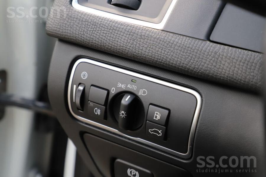White Volvo XC60 2014 in Tukums, with an engine capacity of 2.00 L and mileage of 263 thousand km for 7900 €, photo 14 on AUTOMOTO.COM.LV