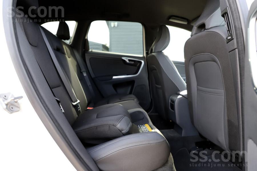 White Volvo XC60 2014 in Tukums, with an engine capacity of 2.00 L and mileage of 263 thousand km for 7900 €, photo 15 on AUTOMOTO.COM.LV