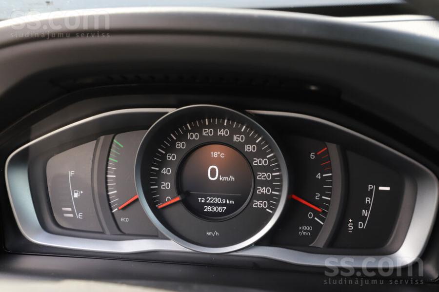 White Volvo XC60 2014 in Tukums, with an engine capacity of 2.00 L and mileage of 263 thousand km for 7900 €, photo 17 on AUTOMOTO.COM.LV