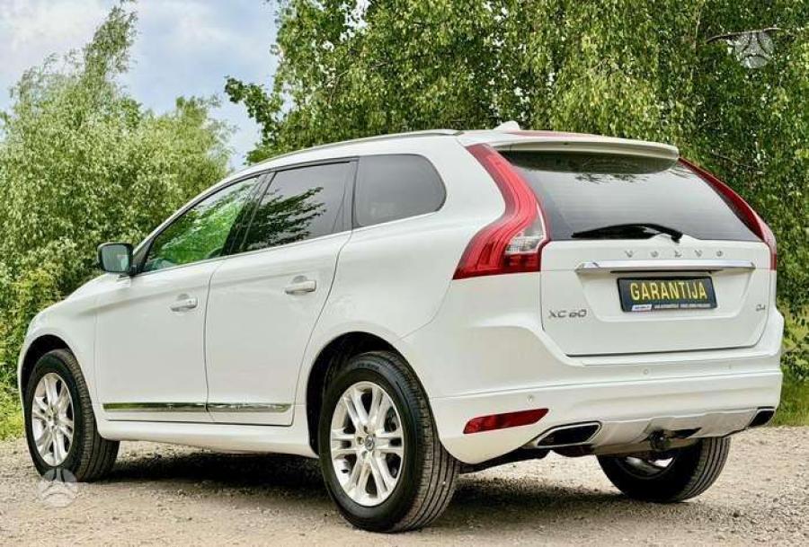 White Volvo XC60 2014 in Siauliai, with an engine capacity of 1.97 L and mileage of 250 thousand km for 11550 €, photo 4 on AUTOMOTO.COM.LV