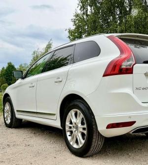 White Volvo XC60 2014 in Siauliai, with an engine capacity of 1.97 L and mileage of 250 thousand km for 11550 €, photo 8 on AUTOMOTO.COM.LV