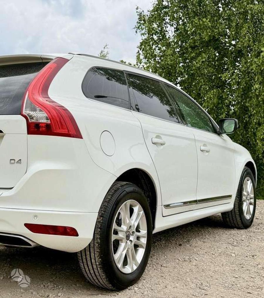 White Volvo XC60 2014 in Siauliai, with an engine capacity of 1.97 L and mileage of 250 thousand km for 11550 €, photo 9 on AUTOMOTO.COM.LV