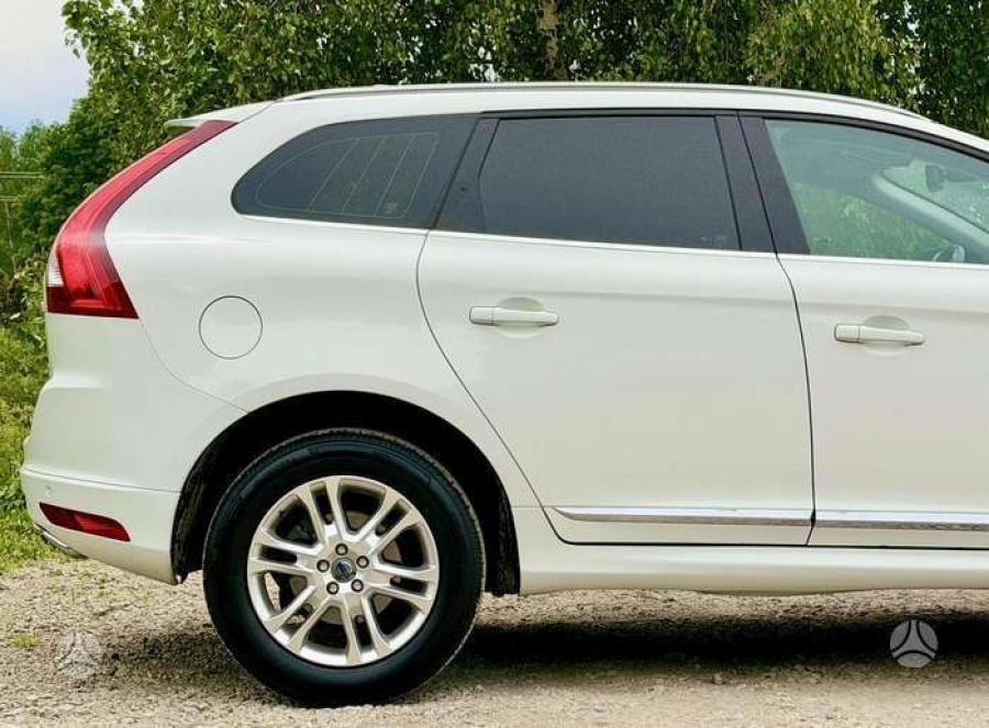White Volvo XC60 2014 in Siauliai, with an engine capacity of 1.97 L and mileage of 250 thousand km for 11550 €, photo 10 on AUTOMOTO.COM.LV