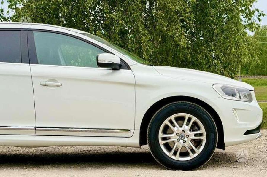 White Volvo XC60 2014 in Siauliai, with an engine capacity of 1.97 L and mileage of 250 thousand km for 11550 €, photo 11 on AUTOMOTO.COM.LV