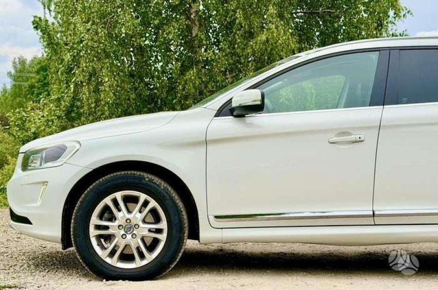 White Volvo XC60 2014 in Siauliai, with an engine capacity of 1.97 L and mileage of 250 thousand km for 11550 €, photo 12 on AUTOMOTO.COM.LV