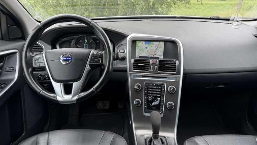 White Volvo XC60 2014 in Siauliai, with an engine capacity of 1.97 L and mileage of 250 thousand km for 11550 €, photo 19 on AUTOMOTO.COM.LV