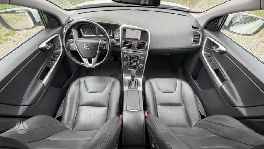White Volvo XC60 2014 in Siauliai, with an engine capacity of 1.97 L and mileage of 250 thousand km for 11550 €, photo 20 on AUTOMOTO.COM.LV
