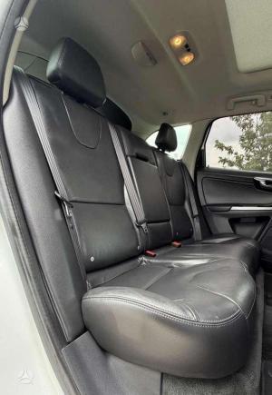 White Volvo XC60 2014 in Siauliai, with an engine capacity of 1.97 L and mileage of 250 thousand km for 11550 €, photo 22 on AUTOMOTO.COM.LV