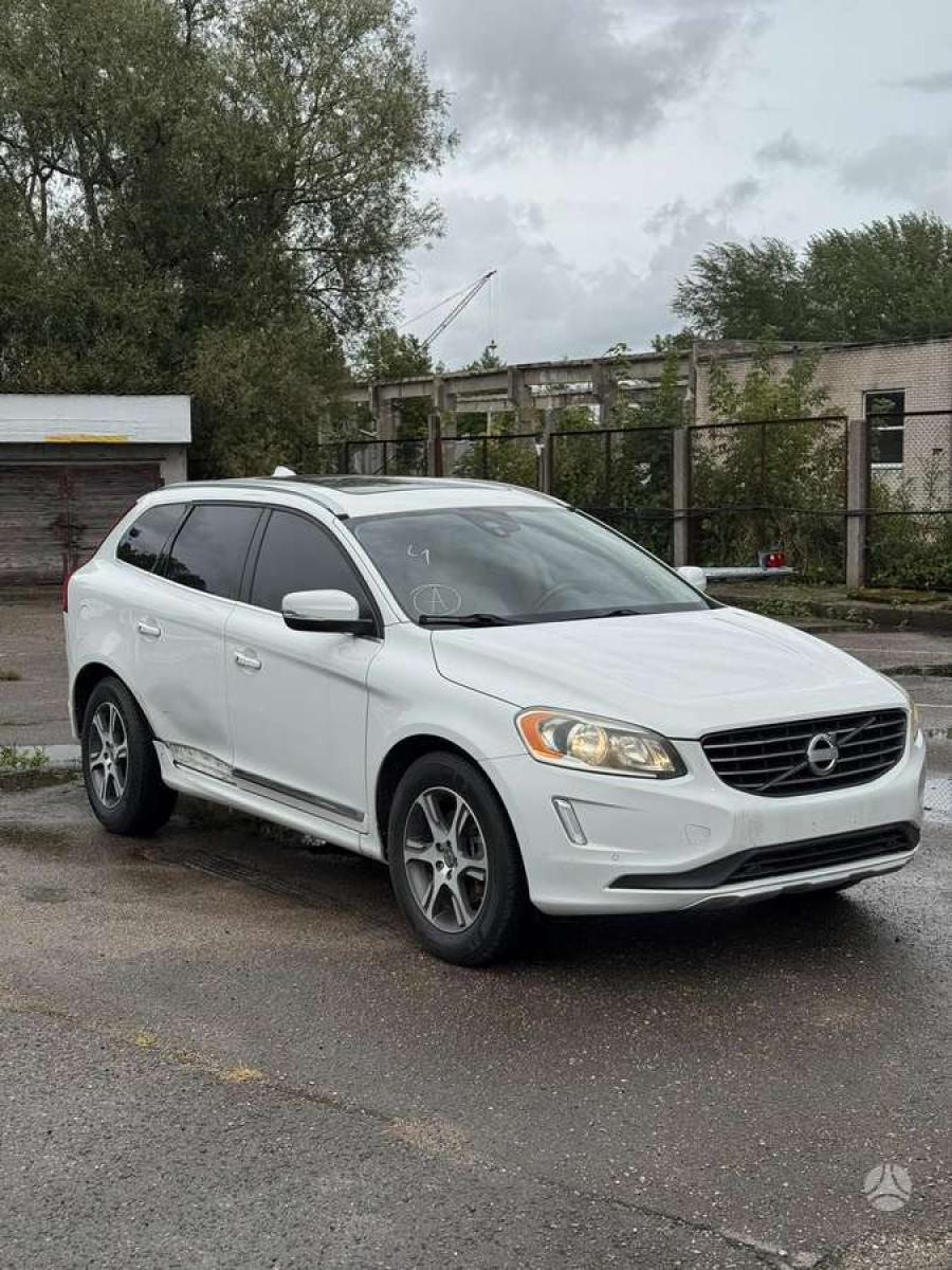 White Volvo XC60 2014 in Klaipeda, with an engine capacity of 2.95 L and mileage of 280 thousand km for 6799 €, photo 4 on AUTOMOTO.COM.LV