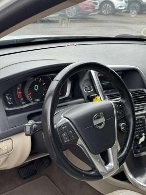 White Volvo XC60 2014 in Klaipeda, with an engine capacity of 2.95 L and mileage of 280 thousand km for 6799 €, photo 8 on AUTOMOTO.COM.LV