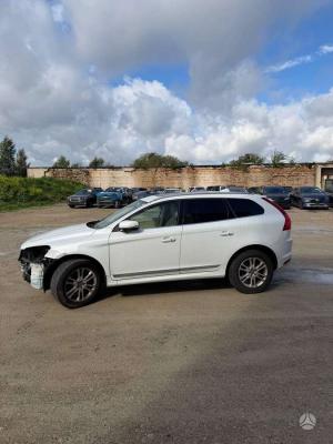 White Volvo XC60 2014 in Siauliai, with an engine capacity of 3.19 L and mileage of 199 thousand km for 7000 €, photo 4 on AUTOMOTO.COM.LV