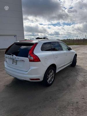 White Volvo XC60 2014 in Siauliai, with an engine capacity of 3.19 L and mileage of 199 thousand km for 7000 €, photo 7 on AUTOMOTO.COM.LV