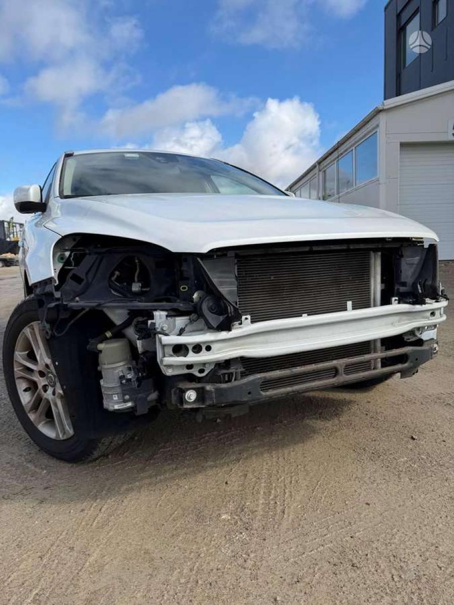 White Volvo XC60 2014 in Siauliai, with an engine capacity of 3.19 L and mileage of 199 thousand km for 7000 €, photo 9 on AUTOMOTO.COM.LV
