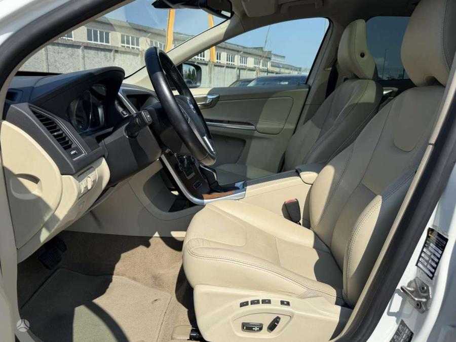 Balts Volvo XC60 2014 Viļņa, ar dzinēja tilpumu 2.40 L un nobraukumu 202 tūkst. km par 12700 €, foto 28 vietnē AUTOMOTO.COM.LV