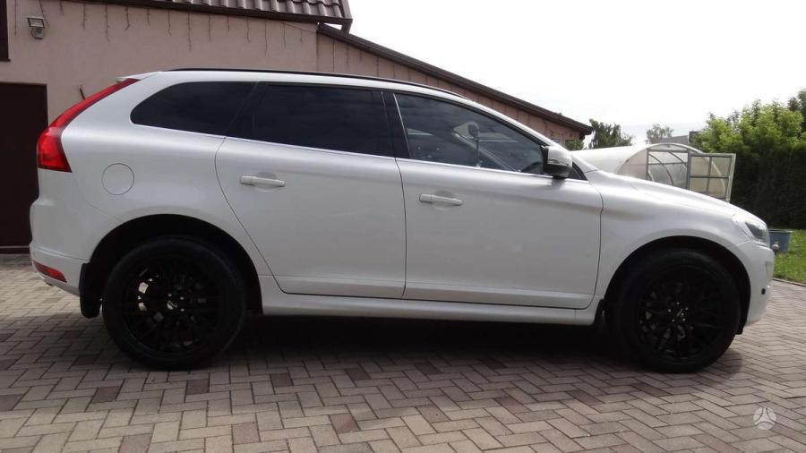 Balts Volvo XC60 2014 Joniškis, ar dzinēja tilpumu 2.40 L un nobraukumu 319 tūkst. km par 11999 €, foto 4 vietnē AUTOMOTO.COM.LV