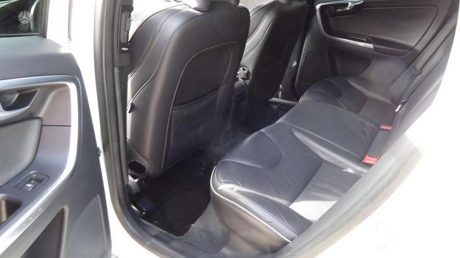 Balts Volvo XC60 2014 Joniškis, ar dzinēja tilpumu 2.40 L un nobraukumu 319 tūkst. km par 11999 €, foto 27 vietnē AUTOMOTO.COM.LV