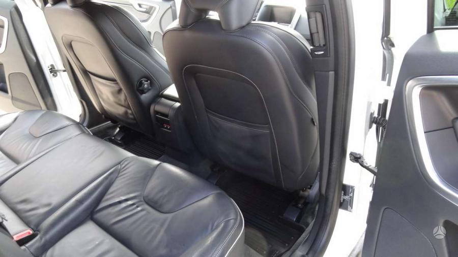 Balts Volvo XC60 2014 Joniškis, ar dzinēja tilpumu 2.40 L un nobraukumu 319 tūkst. km par 11999 €, foto 28 vietnē AUTOMOTO.COM.LV