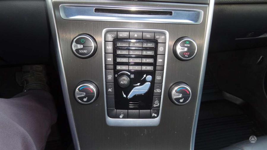 Balts Volvo XC60 2014 Joniškis, ar dzinēja tilpumu 2.40 L un nobraukumu 319 tūkst. km par 11999 €, foto 33 vietnē AUTOMOTO.COM.LV