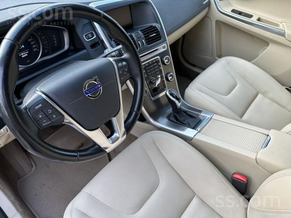 Volvo XC60 2014 Rīga vietnē Balts Volvo XC60 2014 Rīga, ar dzinēja tilpumu 2.00 L un nobraukumu 358 tūkst. km par 8700 €, foto 11 vietnē AUTOMOTO.COM.LV