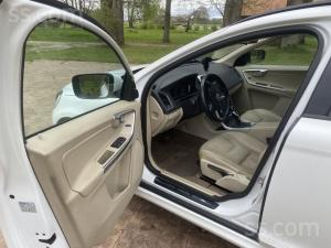 White Volvo XC60 2014 in Riga, with an engine capacity of 2.00 L and mileage of 270 thousand km for 9000 €, photo 9 on AUTOMOTO.COM.LV
