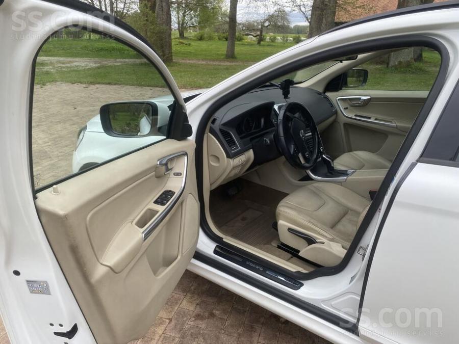 White Volvo XC60 2014 in Riga, with an engine capacity of 2.00 L and mileage of 270 thousand km for 9000 €, photo 9 on AUTOMOTO.COM.LV