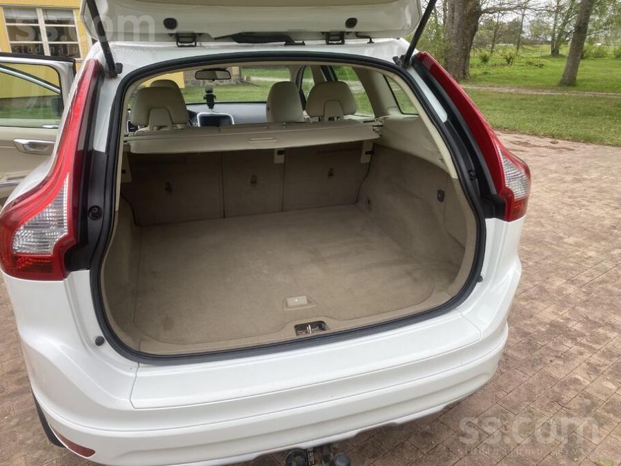 White Volvo XC60 2014 in Riga, with an engine capacity of 2.00 L and mileage of 270 thousand km for 9000 €, photo 11 on AUTOMOTO.COM.LV