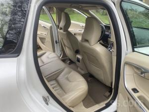 White Volvo XC60 2014 in Riga, with an engine capacity of 2.00 L and mileage of 270 thousand km for 9000 €, photo 12 on AUTOMOTO.COM.LV