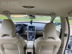 White Volvo XC60 2014 in Riga, with an engine capacity of 2.00 L and mileage of 270 thousand km for 9000 €, photo 13 on AUTOMOTO.COM.LV
