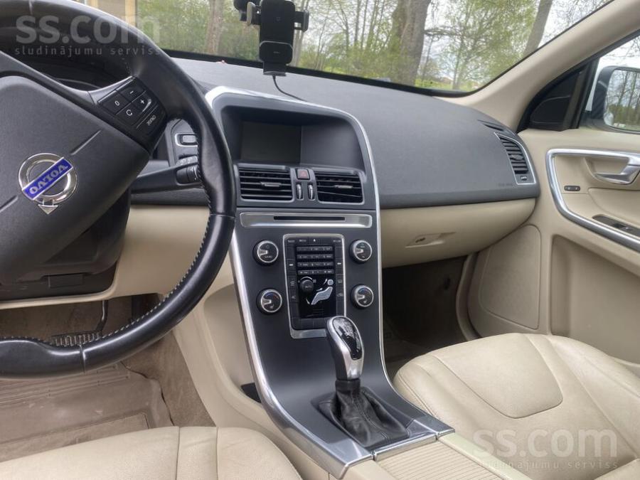 White Volvo XC60 2014 in Riga, with an engine capacity of 2.00 L and mileage of 270 thousand km for 9000 €, photo 14 on AUTOMOTO.COM.LV