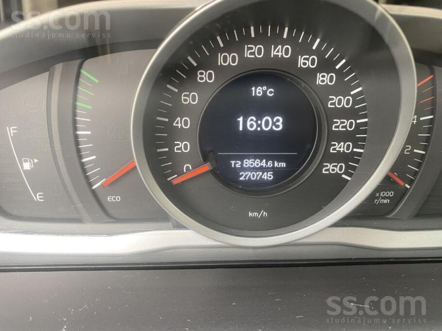 White Volvo XC60 2014 in Riga, with an engine capacity of 2.00 L and mileage of 270 thousand km for 9000 €, photo 15 on AUTOMOTO.COM.LV