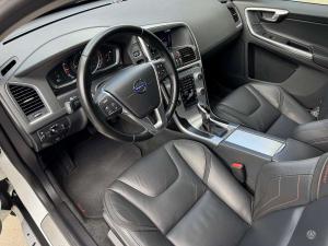 White Volvo XC60 2014 in Alytus, with an engine capacity of 2.40 L and mileage of 272 thousand km for 13400 €, photo 8 on AUTOMOTO.COM.LV