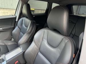 White Volvo XC60 2014 in Alytus, with an engine capacity of 2.40 L and mileage of 272 thousand km for 13400 €, photo 9 on AUTOMOTO.COM.LV