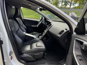 White Volvo XC60 2014 in Alytus, with an engine capacity of 2.40 L and mileage of 272 thousand km for 13400 €, photo 10 on AUTOMOTO.COM.LV