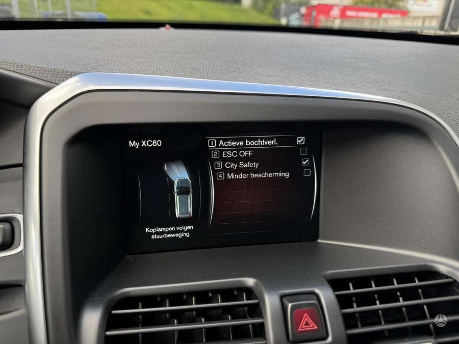 White Volvo XC60 2014 in Alytus, with an engine capacity of 2.40 L and mileage of 272 thousand km for 13400 €, photo 15 on AUTOMOTO.COM.LV