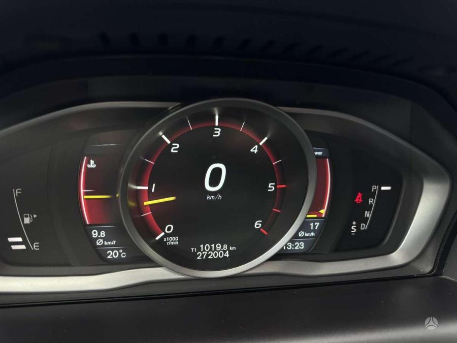 White Volvo XC60 2014 in Alytus, with an engine capacity of 2.40 L and mileage of 272 thousand km for 13400 €, photo 43 on AUTOMOTO.COM.LV