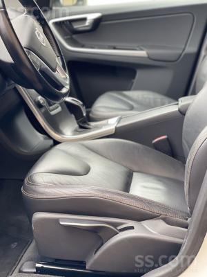 Balts Volvo XC60 2014 Rīga, ar dzinēja tilpumu 2.40 L un nobraukumu 0 tūkst. km par 13500 €, foto 4 vietnē AUTOMOTO.COM.LV