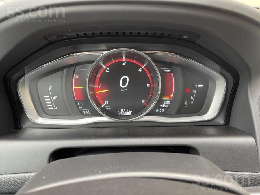 Balts Volvo XC60 2014 Rīga, ar dzinēja tilpumu 2.40 L un nobraukumu 0 tūkst. km par 13500 €, foto 9 vietnē AUTOMOTO.COM.LV