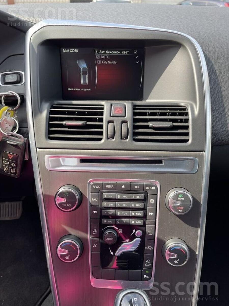 Balts Volvo XC60 2014 Rīga, ar dzinēja tilpumu 2.40 L un nobraukumu 0 tūkst. km par 13500 €, foto 12 vietnē AUTOMOTO.COM.LV