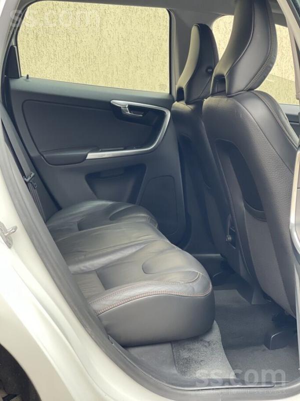 Volvo XC60 2014 Rīga vietnē Balts Volvo XC60 2014 Rīga, ar dzinēja tilpumu 2.40 L un nobraukumu 0 tūkst. km par 13500 €, foto 6 vietnē AUTOMOTO.COM.LV