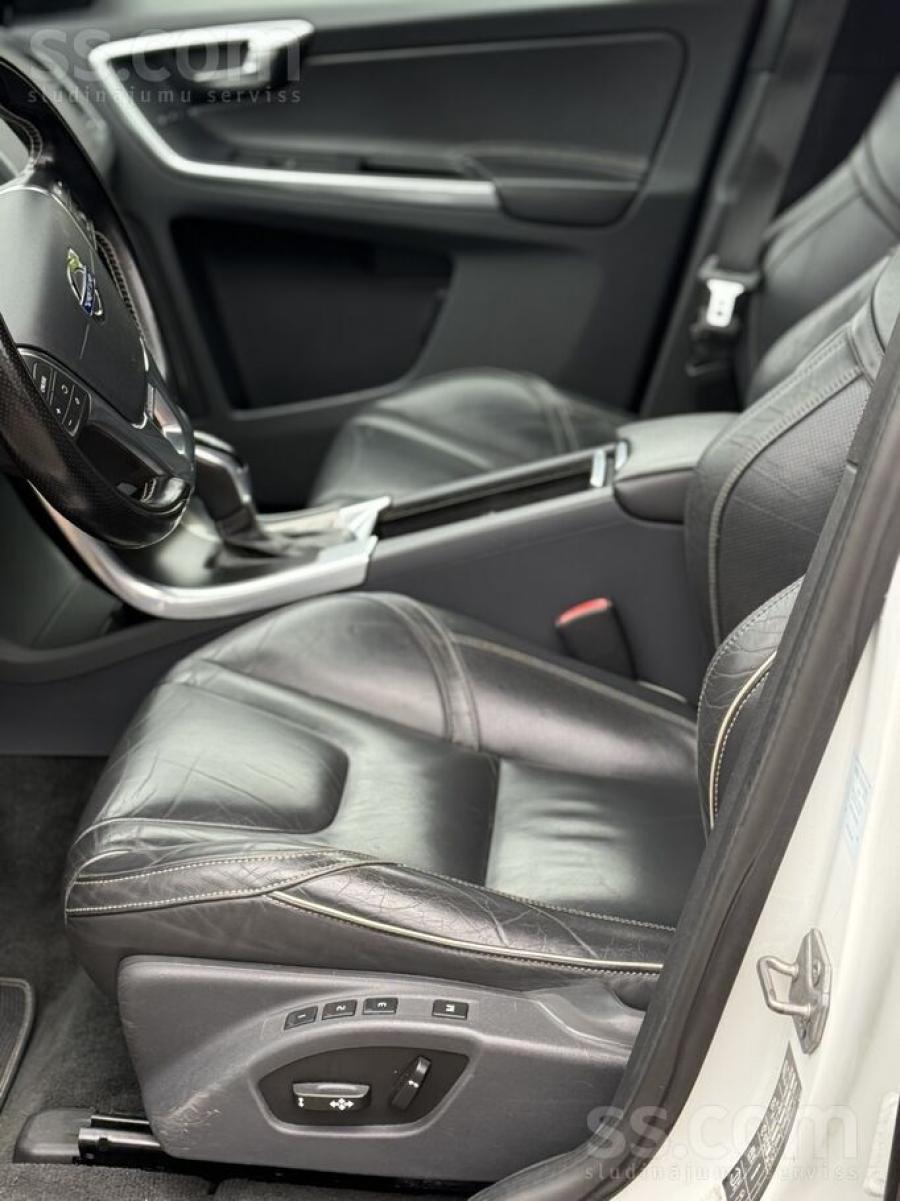 Balts Volvo XC60 2014 Rīga, ar dzinēja tilpumu 2.40 L un nobraukumu 0 tūkst. km par 13300 €, foto 6 vietnē AUTOMOTO.COM.LV